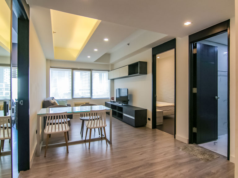 Two bedrooms condo unit For Rent in Fairways Tower