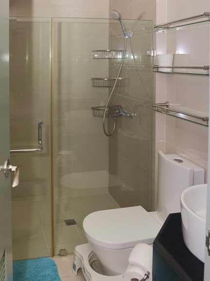 8 Forbestown Road - 2 bedrooms condo FF for Rent, Fort Bonifacio