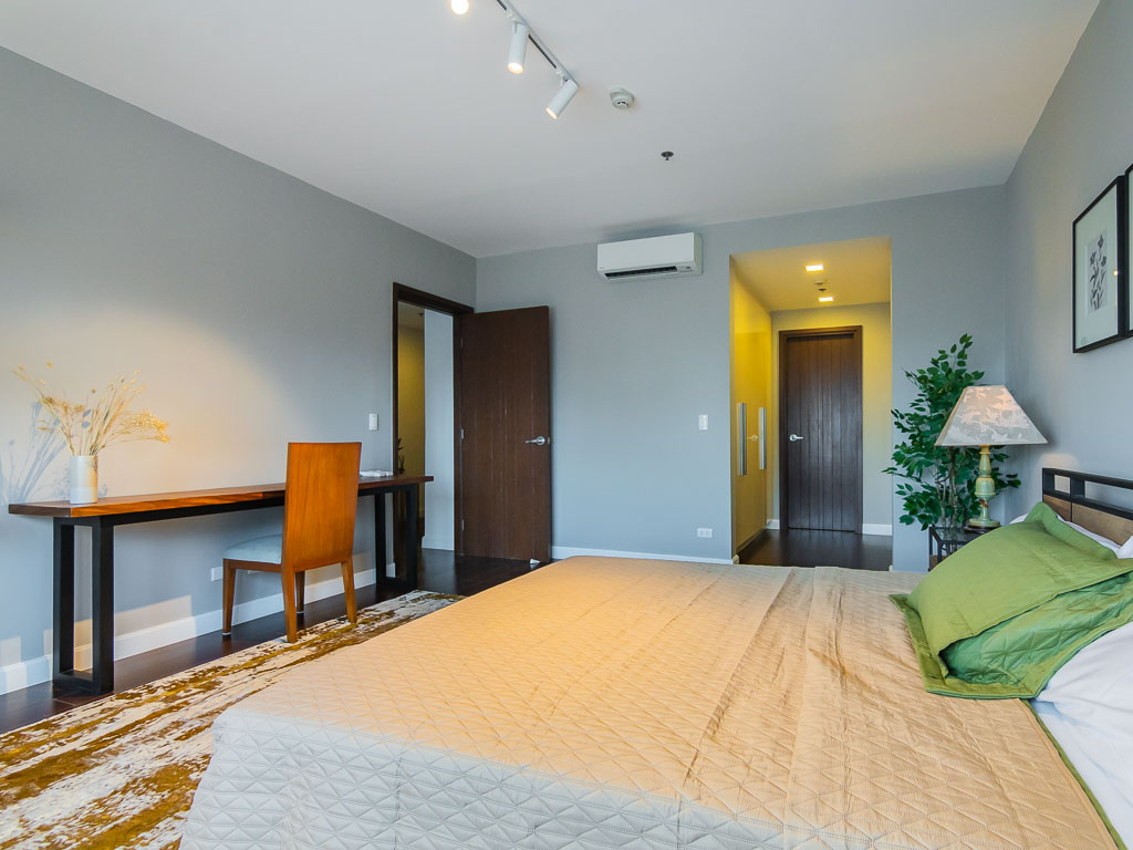 Two bedrooms condo for rent in The Suites - BGC