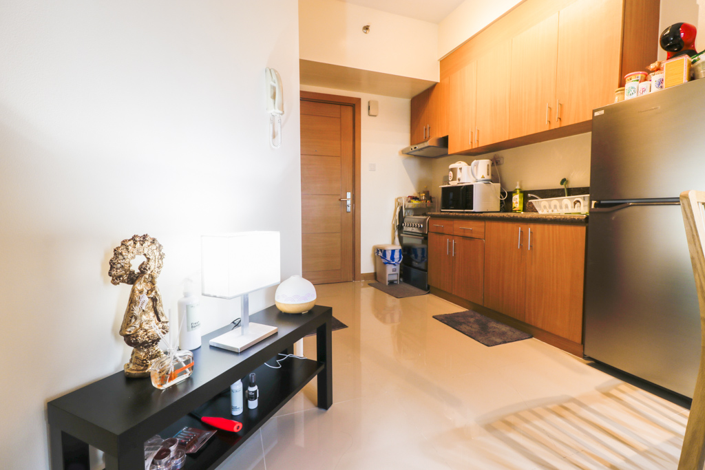 1BR Condo For Rent in The Trion Towers