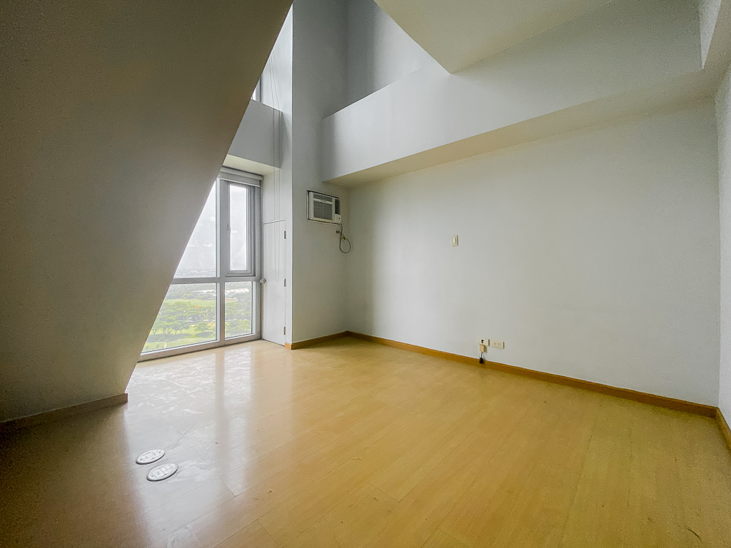 1BR loft type condo UF for rent in Avant at The Fort - BGC