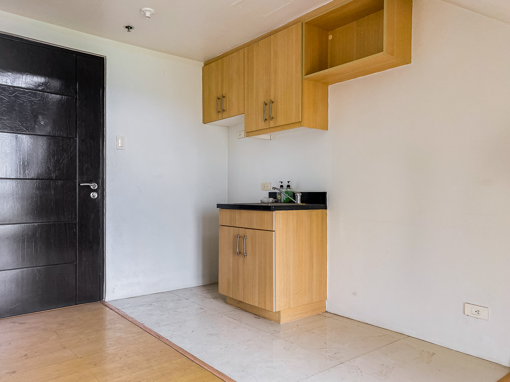 1BR loft type condo UF for rent in Avant at The Fort - BGC