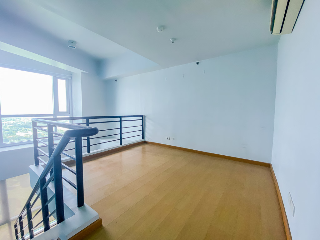 1BR loft type condo UF for rent in Avant at The Fort - BGC