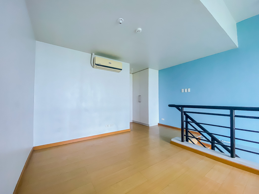 1BR loft type condo UF for rent in Avant at The Fort - BGC